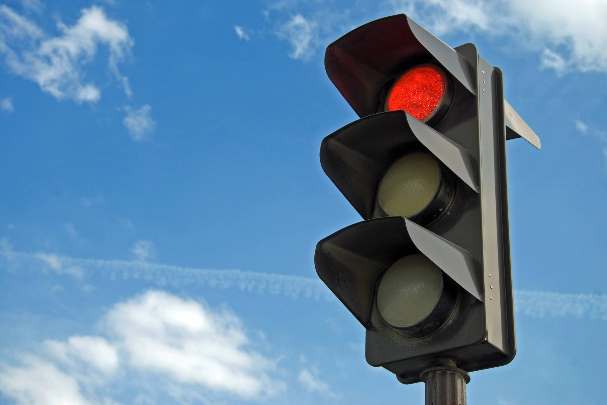 What Should You Do If a Traffic Signal is Malfunctioning?